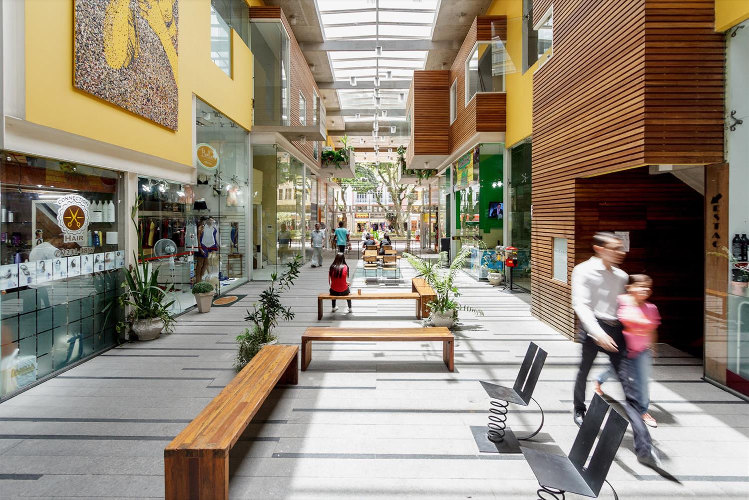 Centro Comercial Vila Katharina | Galeria da Arquitetura