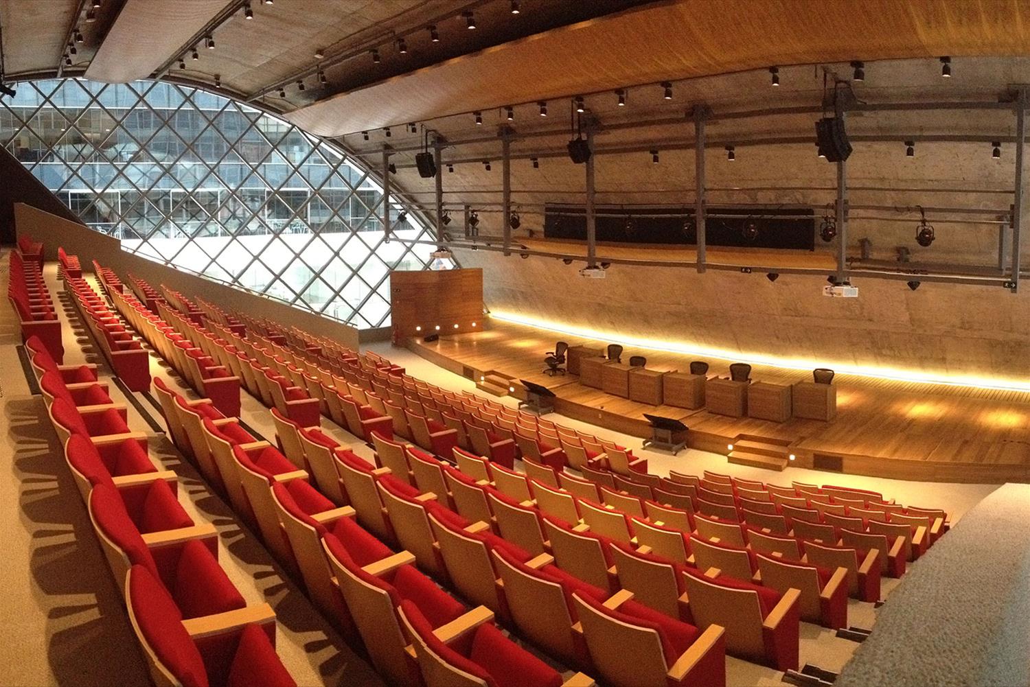 Torre Oscar Niemeyer e Centro Cultural - FGV | Galeria da Arquitetura